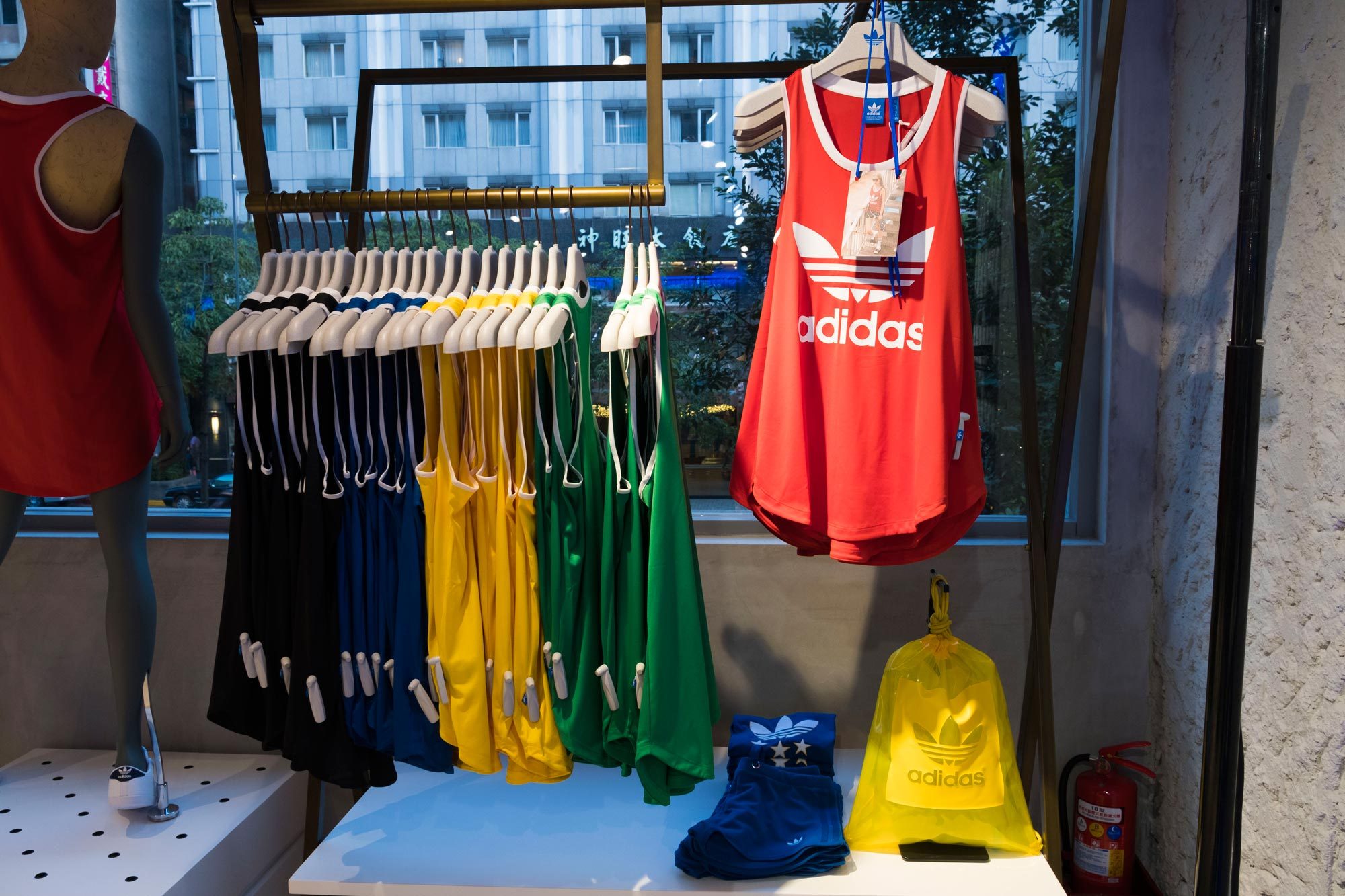 起點直擊 / adidas Originals 全新忠孝經典門市 開幕一覽及現場鞋履捕捉 - KEEDAN.COM