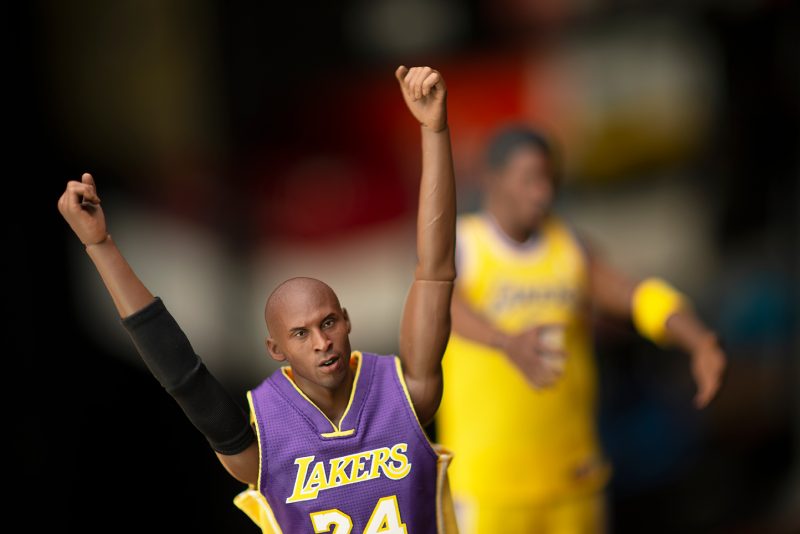 起點道具 / 一次收藏 Kobe 老大的最初與最後！ NBA 推 12 吋超豪華雙人組合包 - KEEDAN.COM