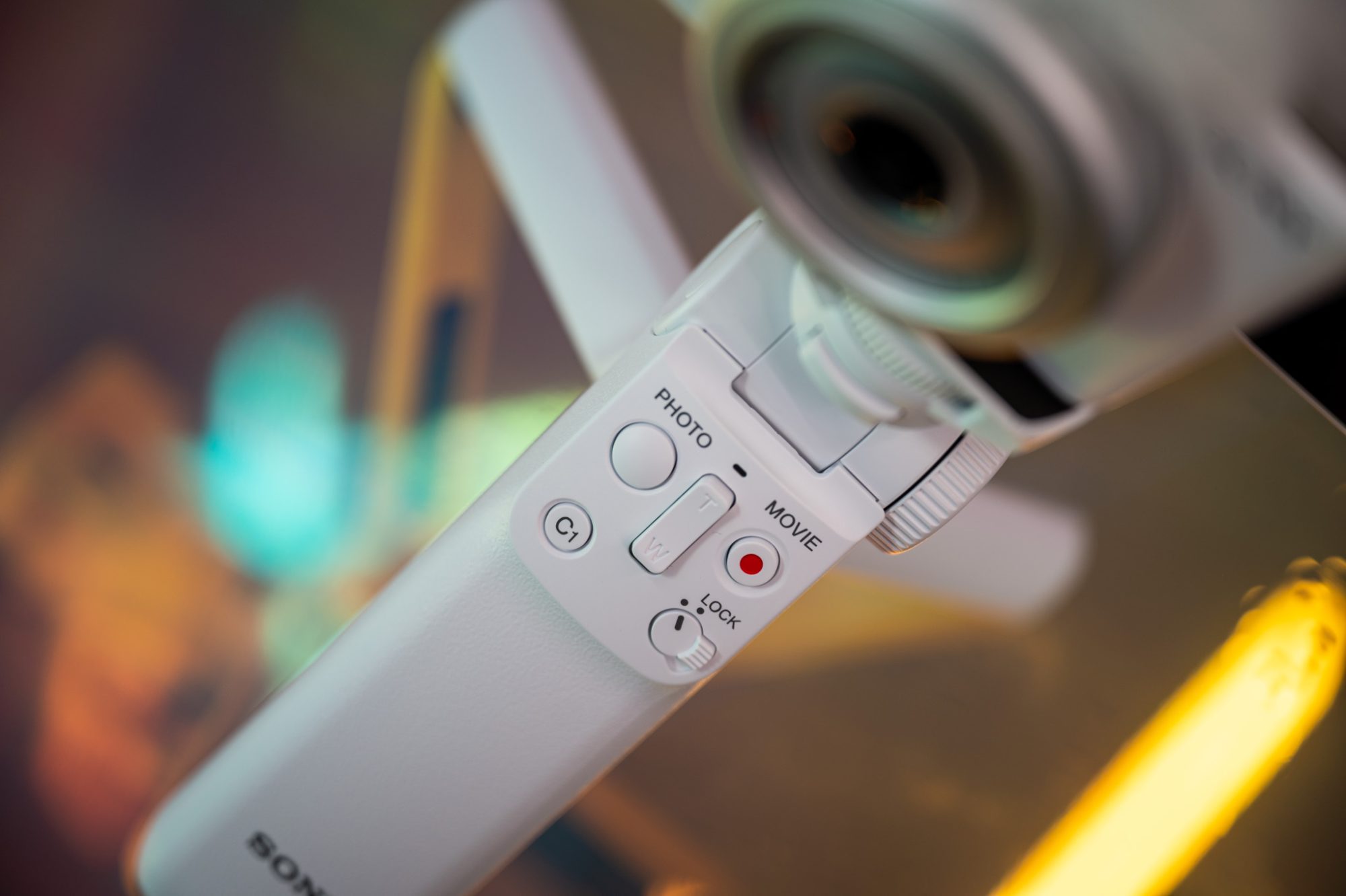 Sony Vlog 相機家族再添新成員 ZV-1F，帶你現場直擊它適合哪種攝影玩家？ - KEEDAN.COM