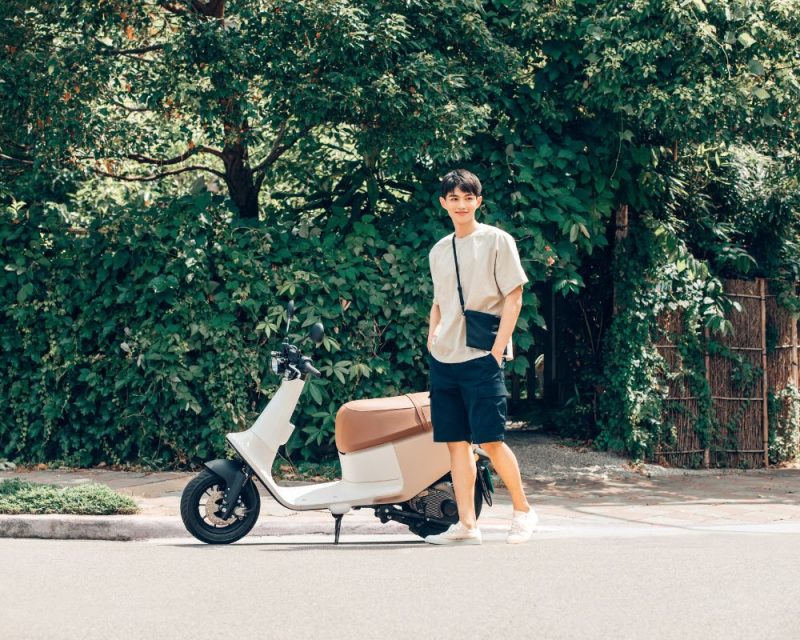 直達極簡的本質！ / 無印良品聯合 Gogoro 攜手打造出「原色系」電動車 - KEEDAN.COM