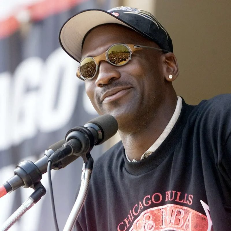 傳說的名作 / Brad Pitt 、Jordan 戴過的 Mars X-Metal 為 Oakley 50 週年熱身復刻 - KEEDAN.COM