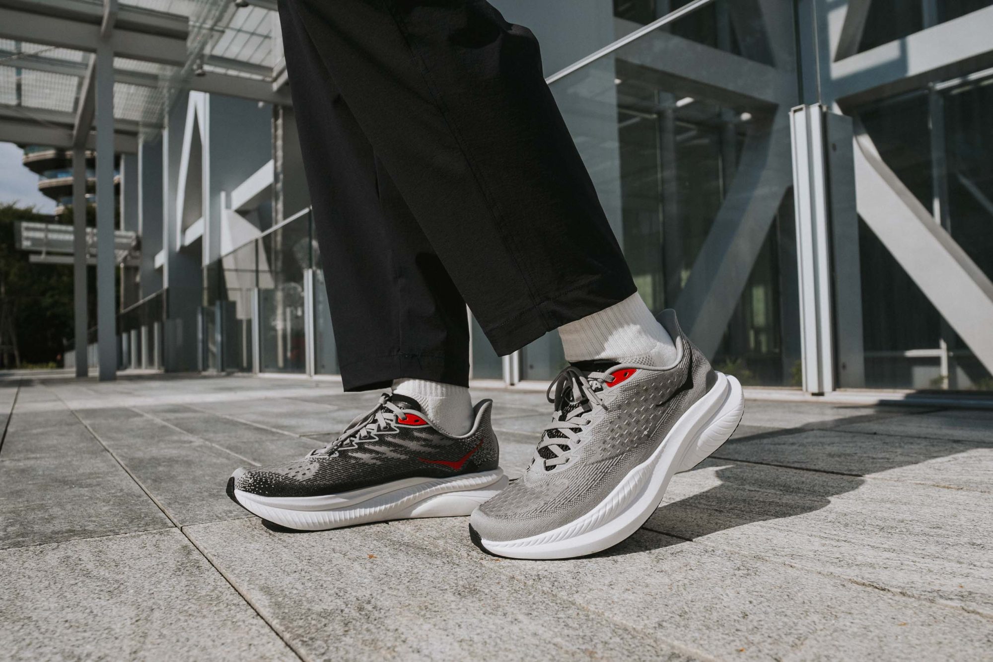 起點日著 / 時下流行的「跑步時尚」怎麼穿？七雙 HOKA 跑鞋帶出你的個性日常 - KEEDAN.COM