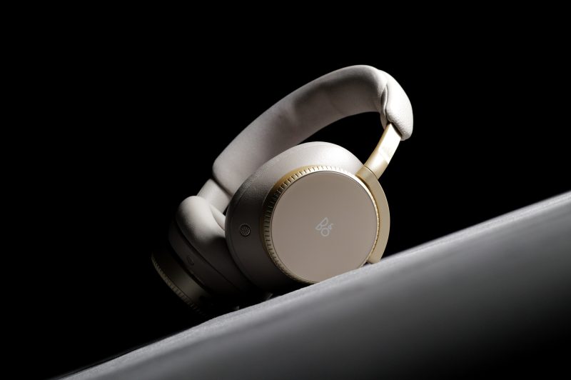起點視角｜B&O BEOPLAY H100 開箱實測，耳朵想摸天花板？沒那麼容易！ - KEEDAN.COM