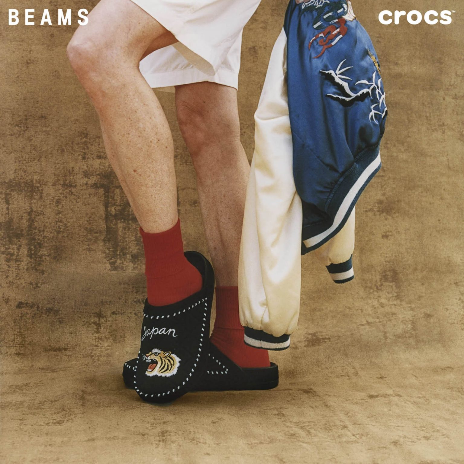 阿美咔嘰的經典外套變成鞋？BEAMS x Crocs 全新聯名鞋很有獨特感 - KEEDAN.COM