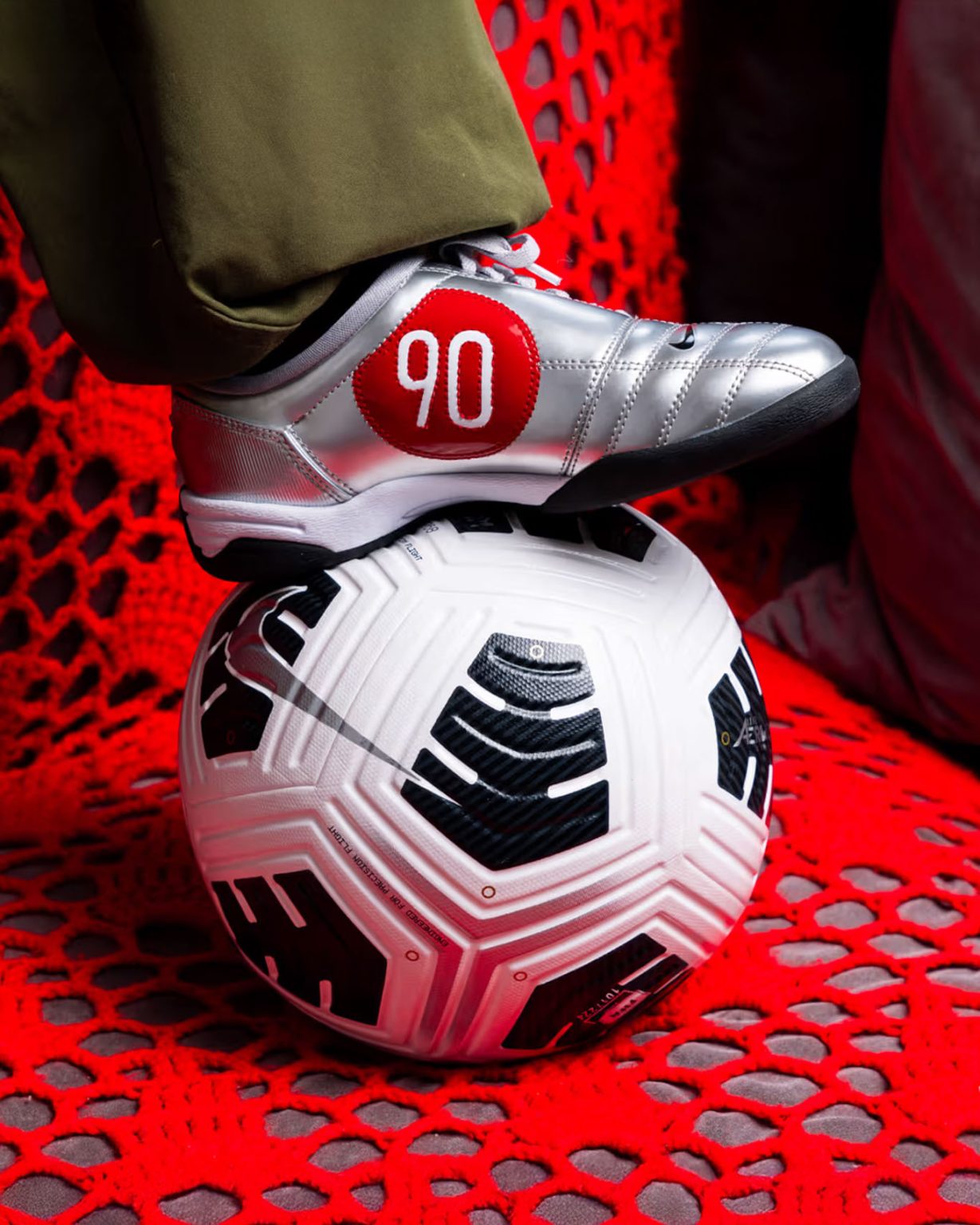 LV、Nike 聯手帶動薄底鞋革命：細數今年最夯六款日常足球鞋 - KEEDAN.COM