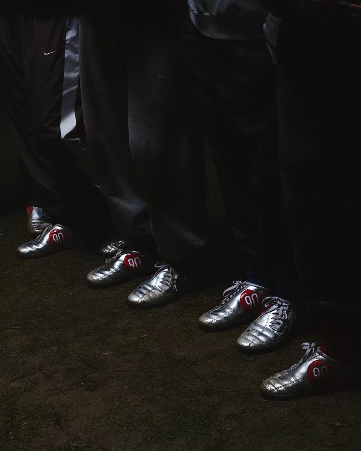 LV、Nike 聯手帶動薄底鞋革命：細數今年最夯六款日常足球鞋 - KEEDAN.COM