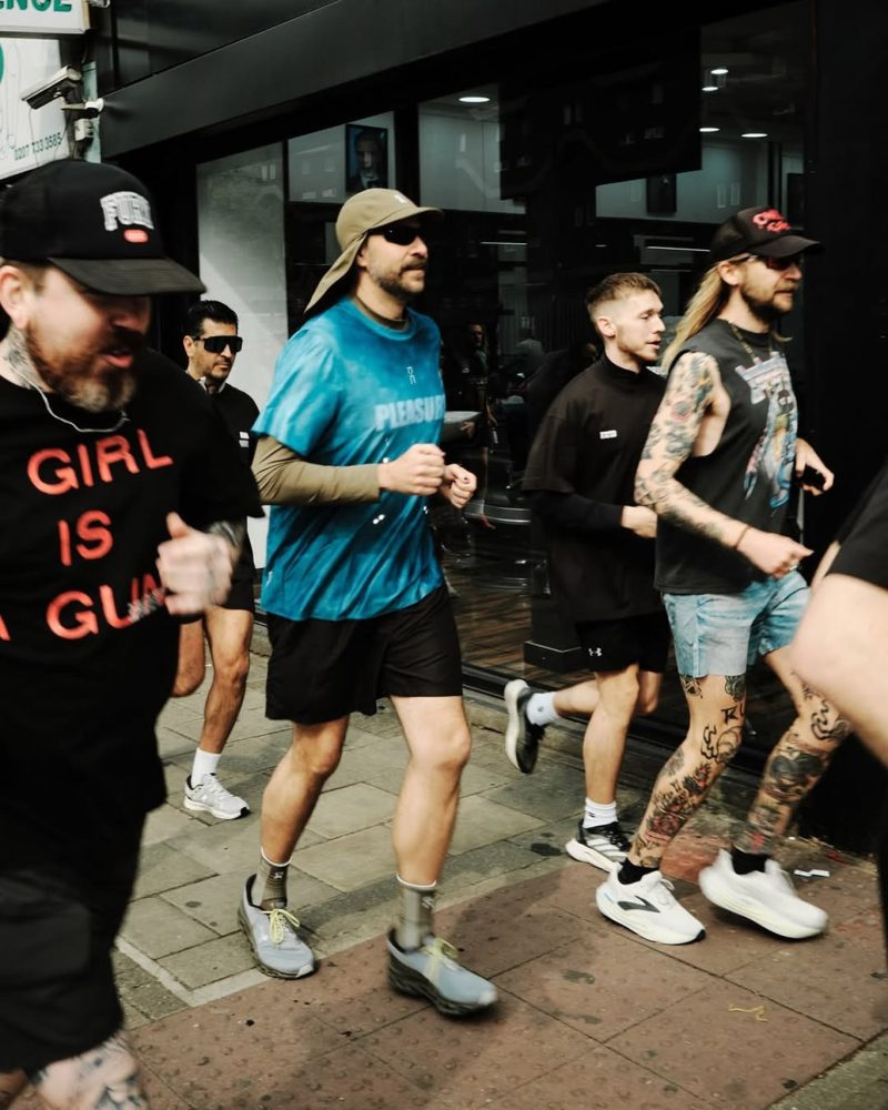 On × PLEASURES × The Loop Running Supply 三方首度合作，街頭品牌也搶搭當紅跑步風潮 - KEEDAN.COM