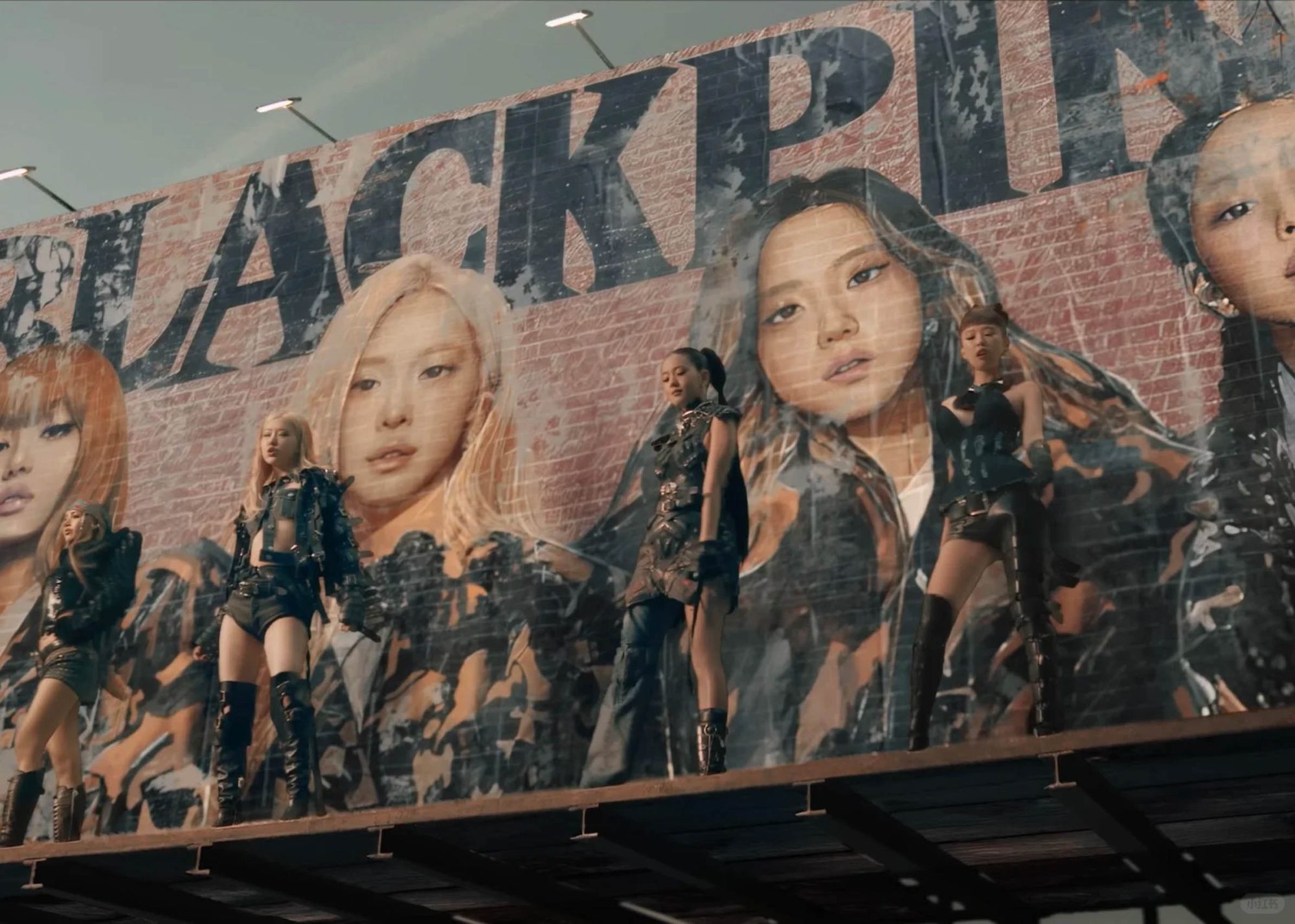 BLACKPINK 合體新歌〈JUMP〉MV 出爐，七套造型穿搭我們全找出來了！ - KEEDAN.COM