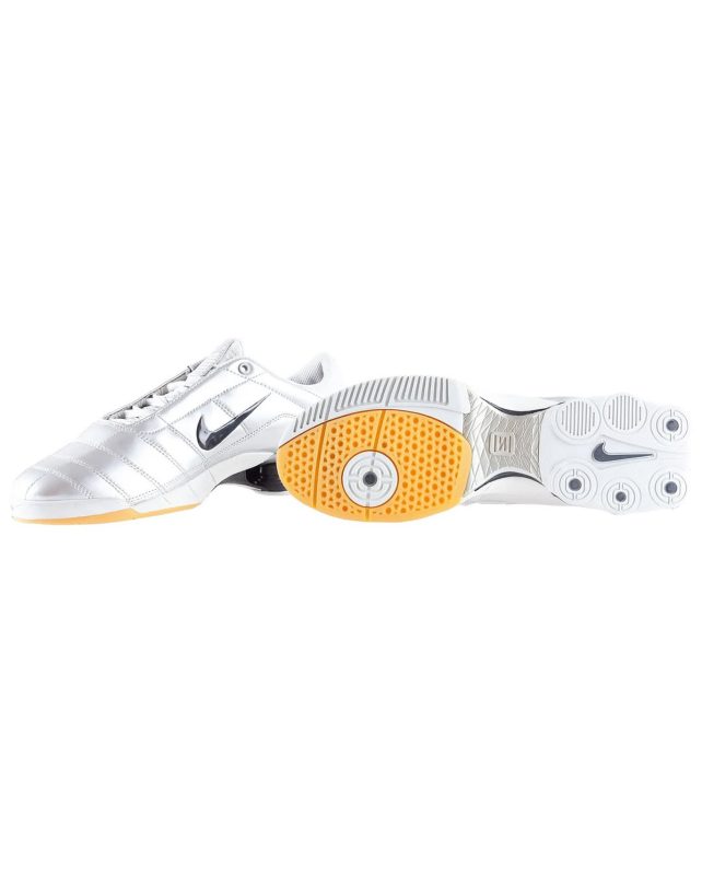 當紅足球鞋與 Shox 組合起來，Maha Amsterdam 聯手 Nike Total 90 Shox Secutor Magia 搶先看 ...