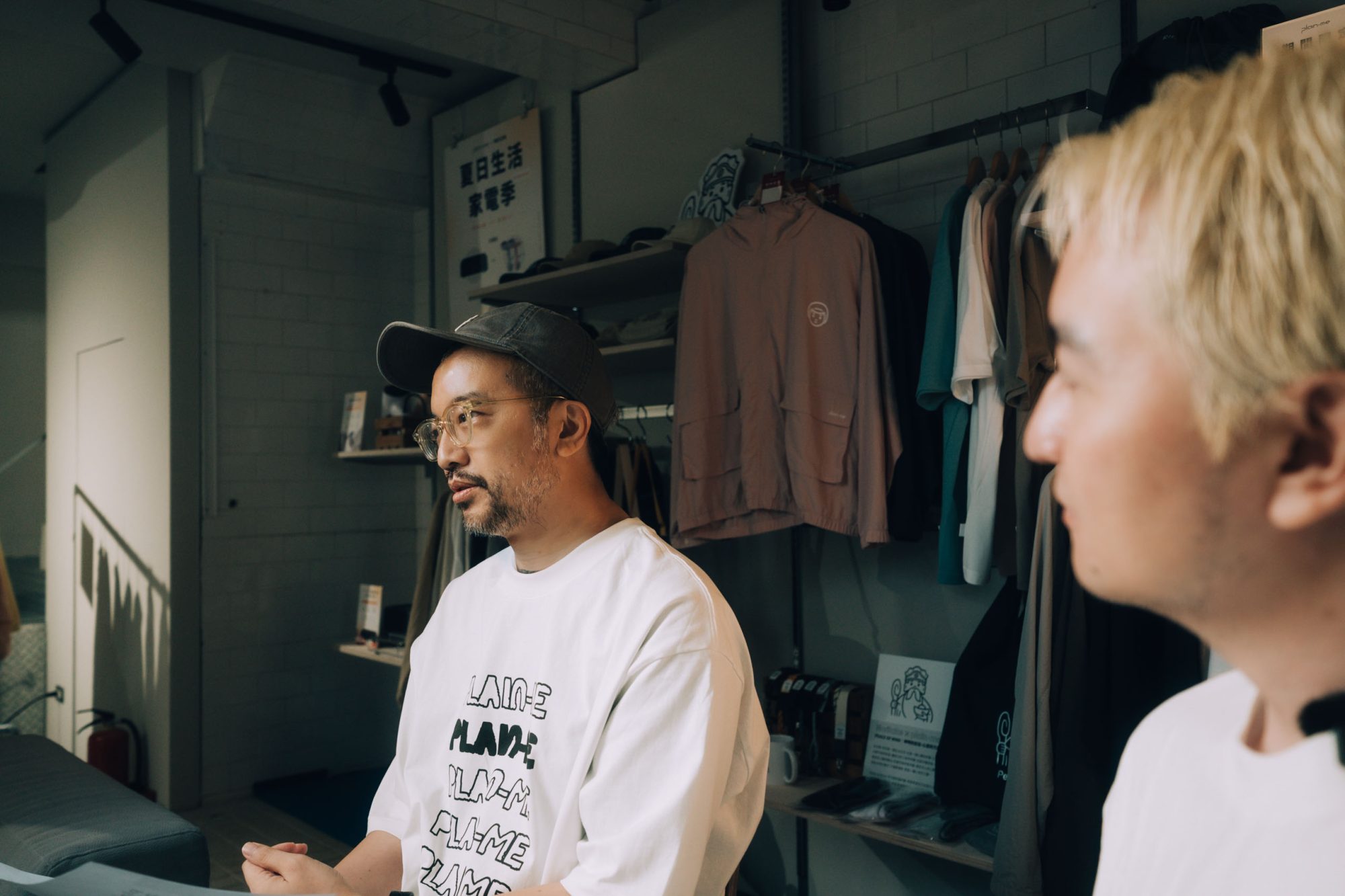 plain-me 創立 20 年用這五件單品，打造 Akko 和 Tim 心中「簡約日常」服裝文化 - KEEDAN.COM