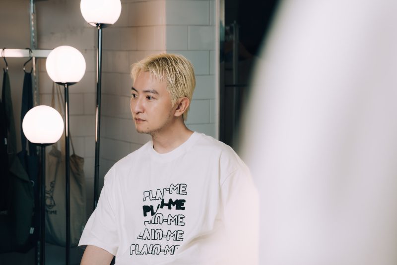 plain-me 創立 20 年用這五件單品，打造 Akko 和 Tim 心中「簡約日常」服裝文化 - KEEDAN.COM